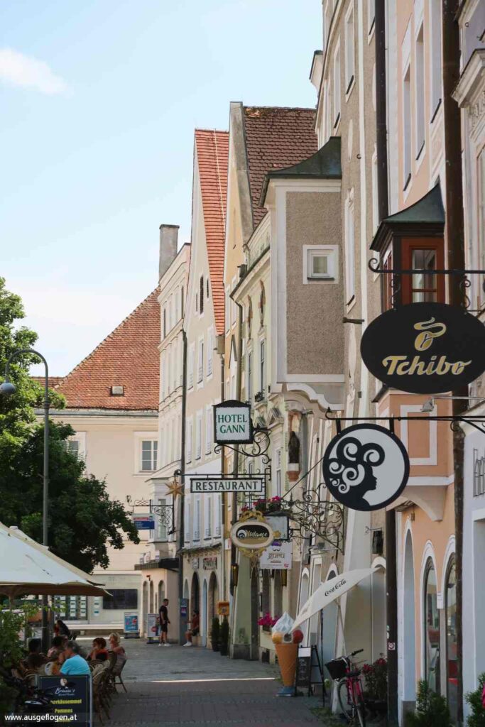 BRAUNAU am Inn: ein Grenztraum im Grenzraum